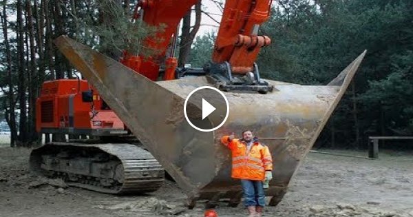 Massive Earth Moving Machines!!...That Wonderful Engineering Equipment ...